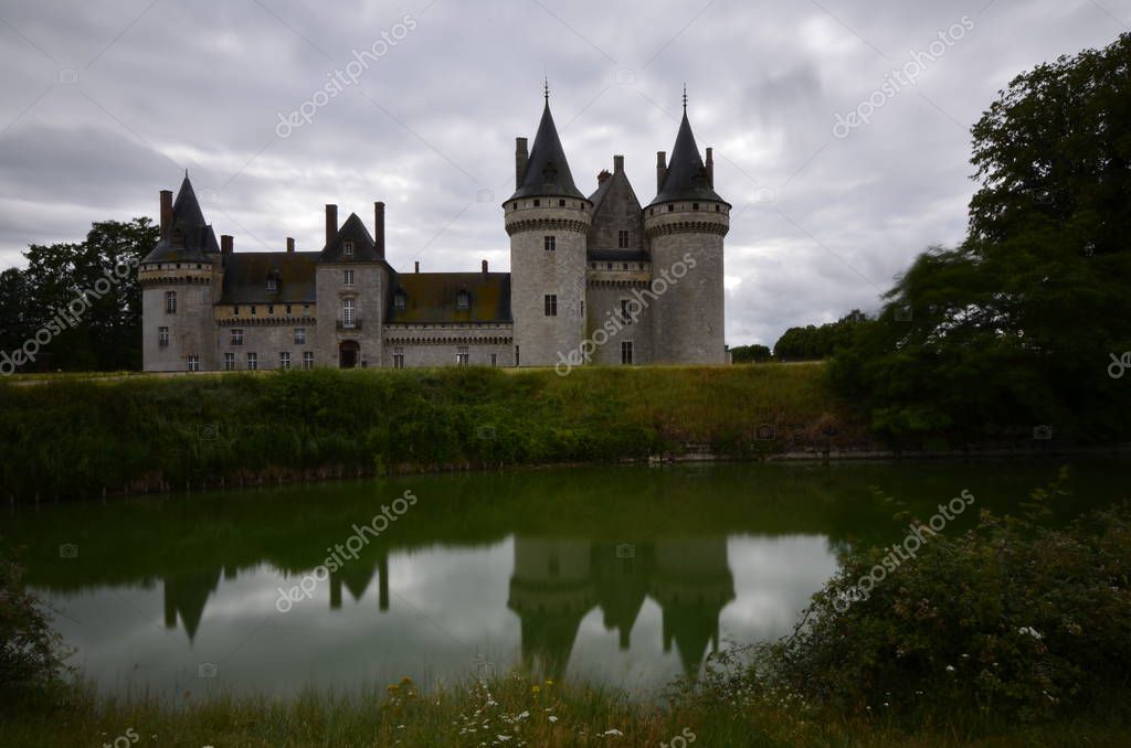 Castillo de Sully-sur-Loire, región del Loira, Francia. Snap del 30 de ...