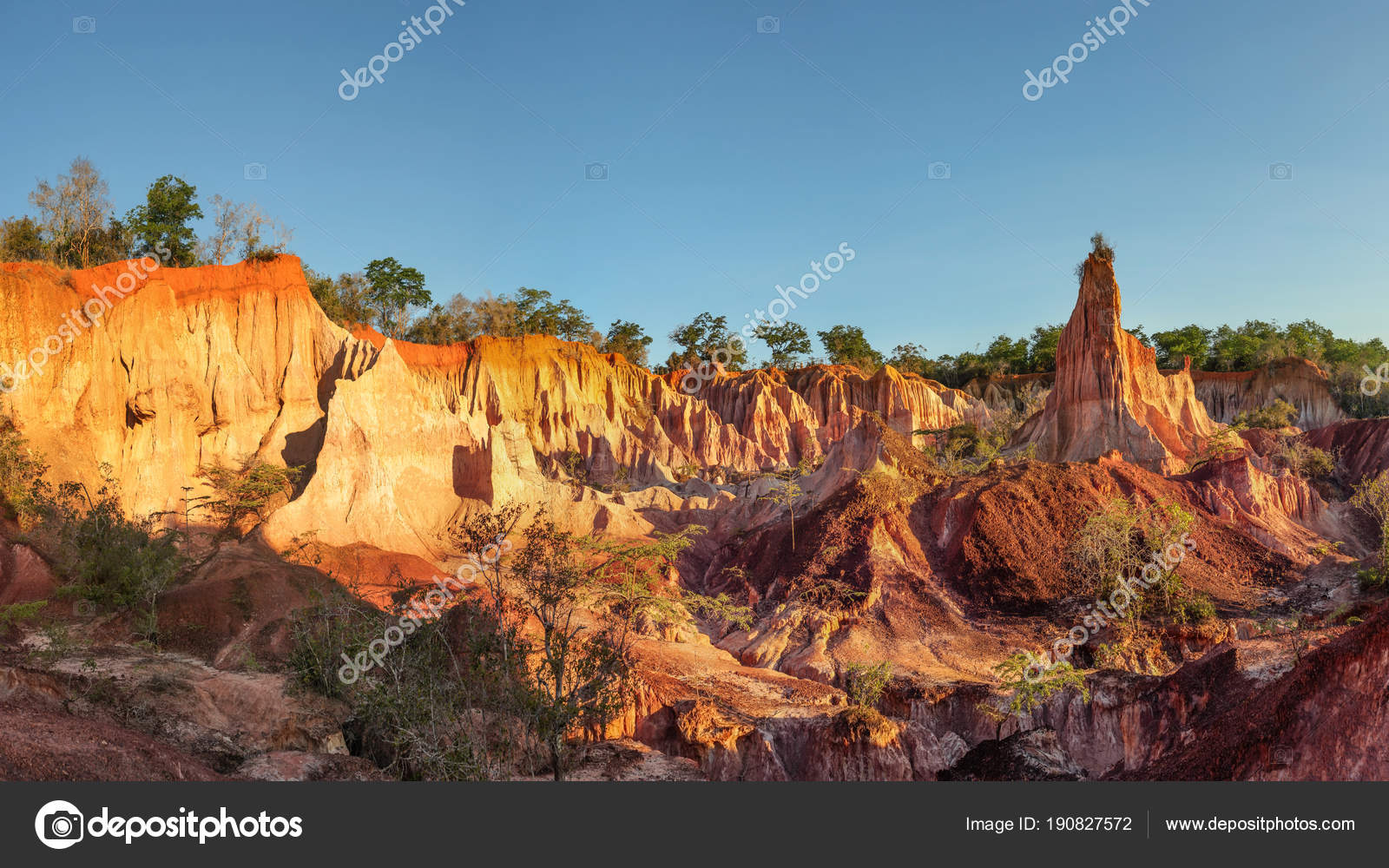 Marafa Depression (Hell's Kitchen canyon) with red cliffs and ro Stock ...