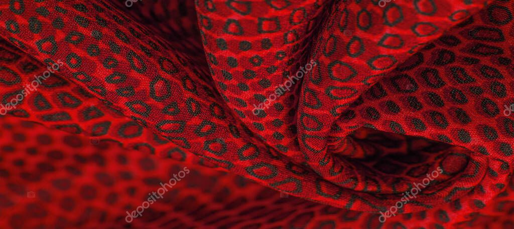 Tela de seda roja, piel de animal. Todos los proyectos son nuevos y ...