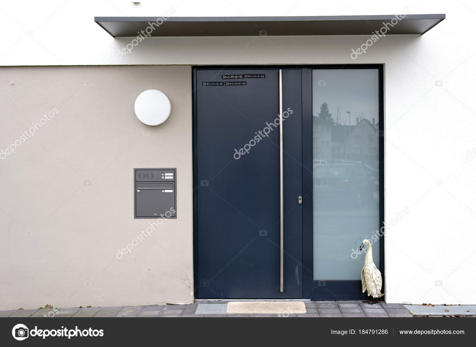 Modern House Entrance Angular Modern House Entrance Residential ...