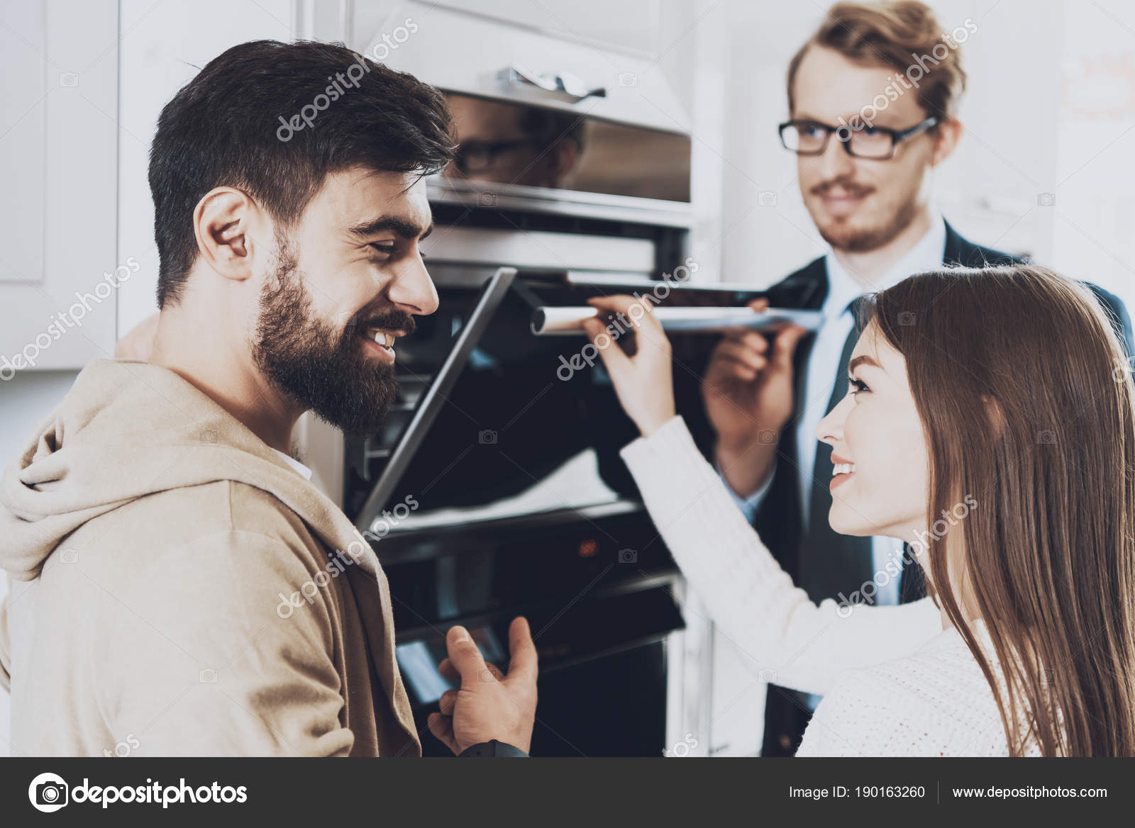 Manager Suit Showing Built Stove Couple Clients Kitchen Store — Stock ...