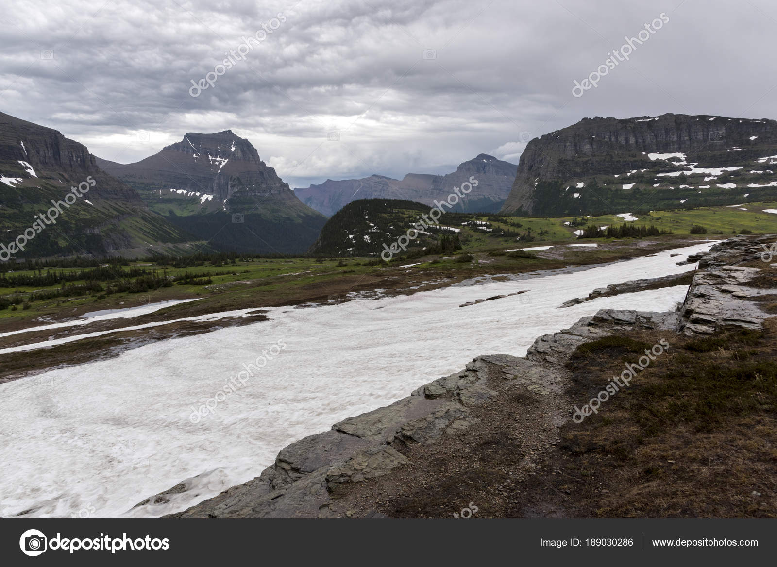 Snow Landscape Mountain Background Logan Pass Glacier National Park ...