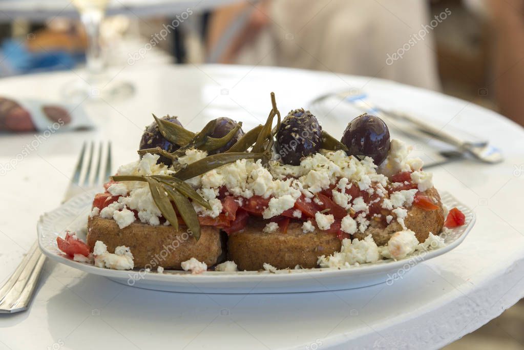 Primer plano de la comida que sirve en plato en la mesa, Thessalia ...