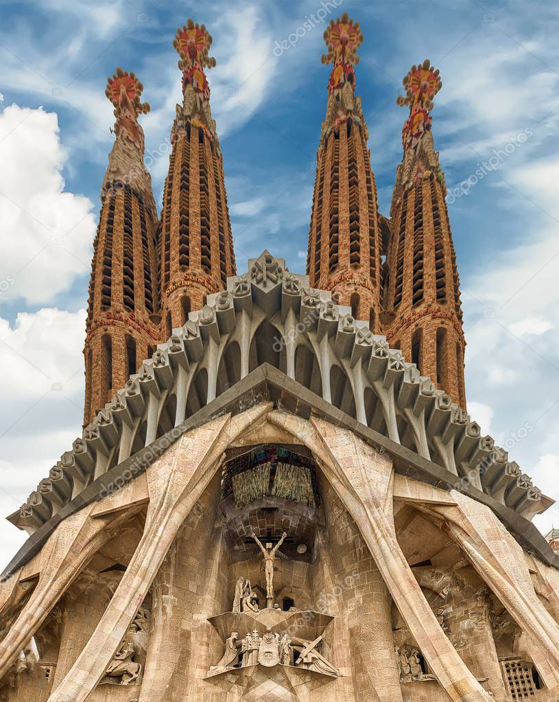 Fachada de Pasi n de la Sagrada Familia, Barcelona, Catalu a, Espa a 2024