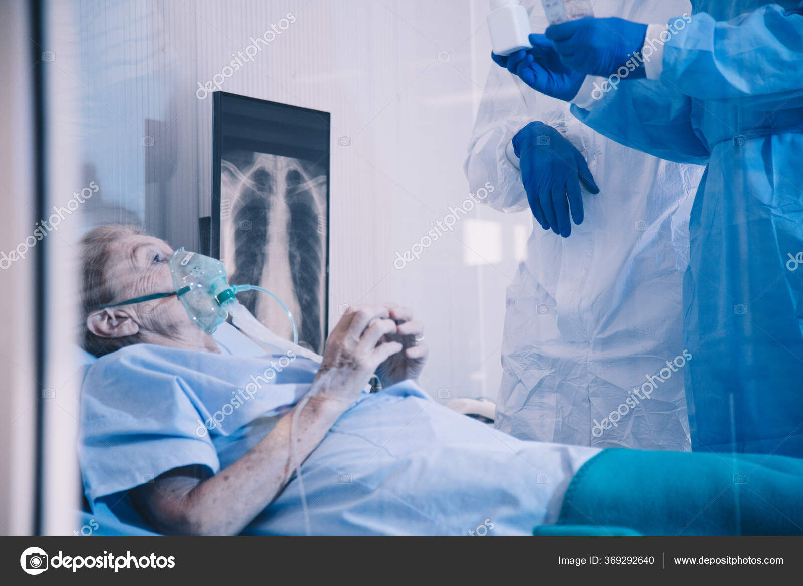 Paciente Infectado Tratamiento Médico Enfermero Con Radiografía Pulmón ...