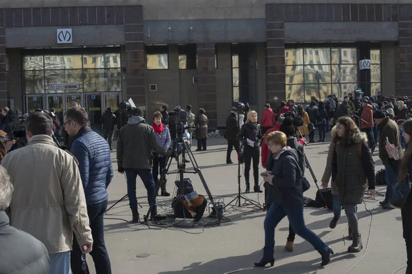 Reporters crowd Stock Photos, Royalty Free Reporters crowd Images ...