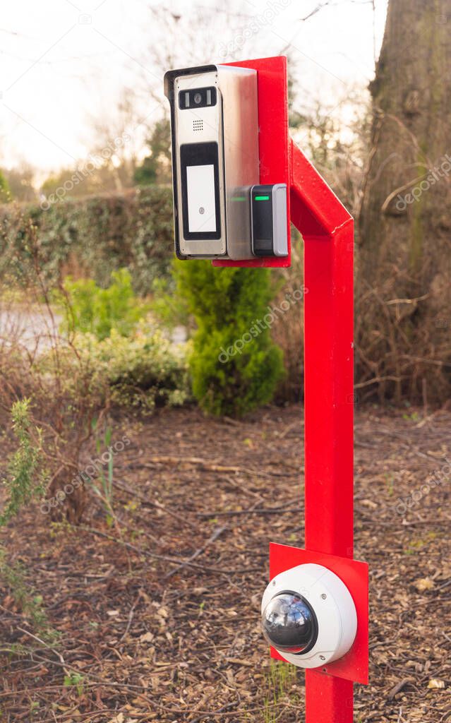 Sistema de entrada a una propiedad que necesita una tarjeta de pase ...