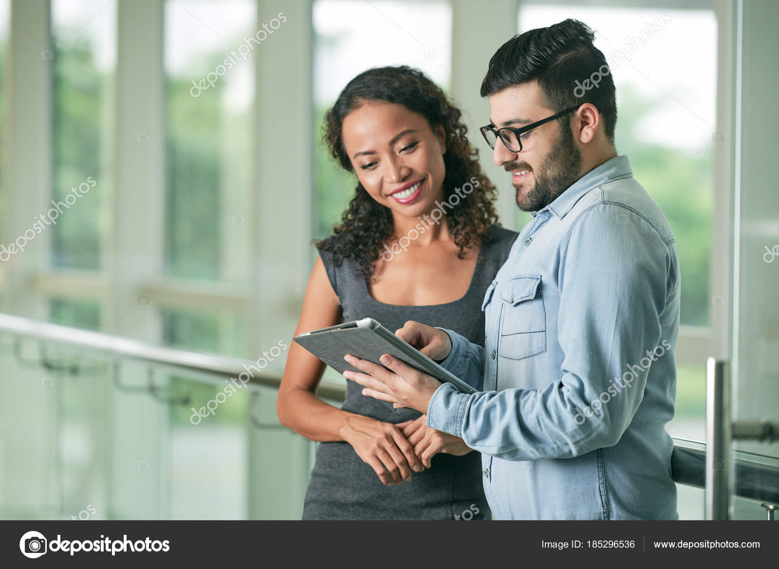 Multi Ethnic Colleagues Discussing Information Tablet Computer — Stock ... Multi Ethnic Colleagues Discussing Information Tablet Computer — Stock ...