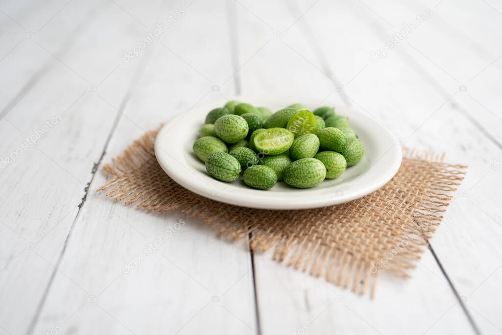 Cucamelones recién cosechados, pepino de pepinillo agrio mexicano o ...