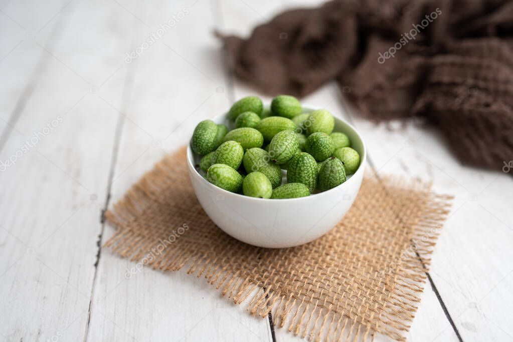 Cucamelones recién cosechados, pepino de pepinillo agrio mexicano o ...