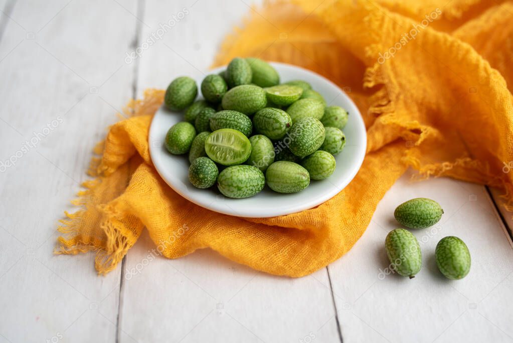Cucamelones recién cosechados, pepino de pepinillo agrio mexicano o ...