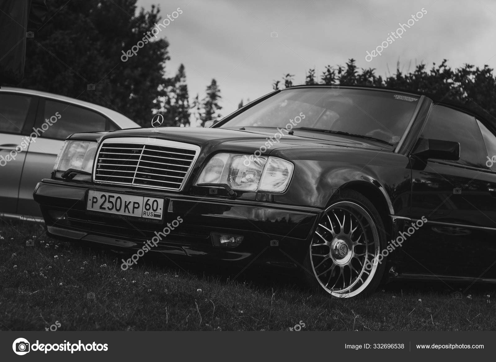 MB w124 e500 AMG stance style — Stock Editorial Photo © nevalinespb ...