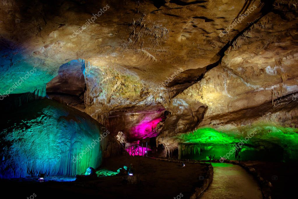 Cueva de Prometeo en Tskaltubo, la región de Imereti en Georgia. Cueva ...