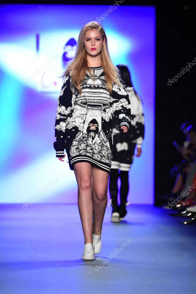 Comme Tu Es fashion show – Stock Editorial Photo © fashionstock #124864112