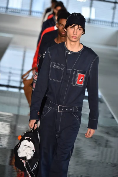 Fotos de Anwar hadid, Imagens de Anwar hadid sem royalties | Depositphotos