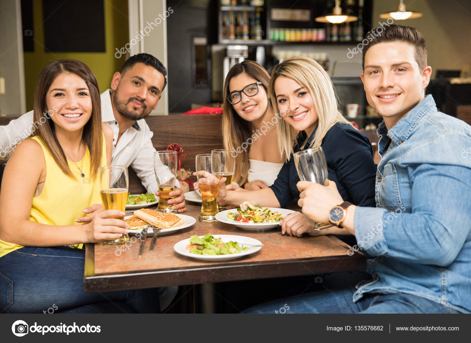 Люди В Кафе Фото – Telegraph