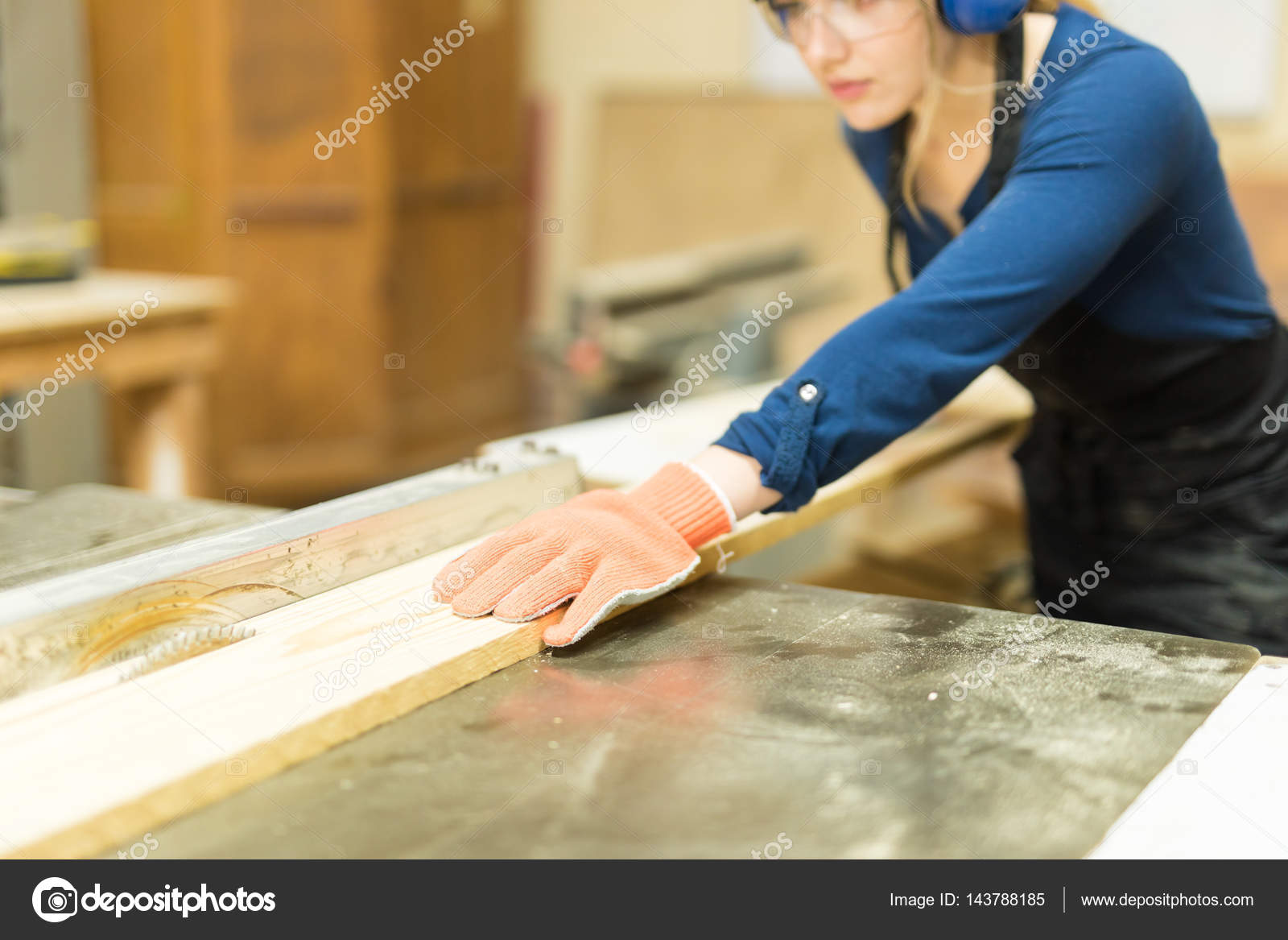 Carpenter using table saw Stock Photo by ©tonodiaz 143788185