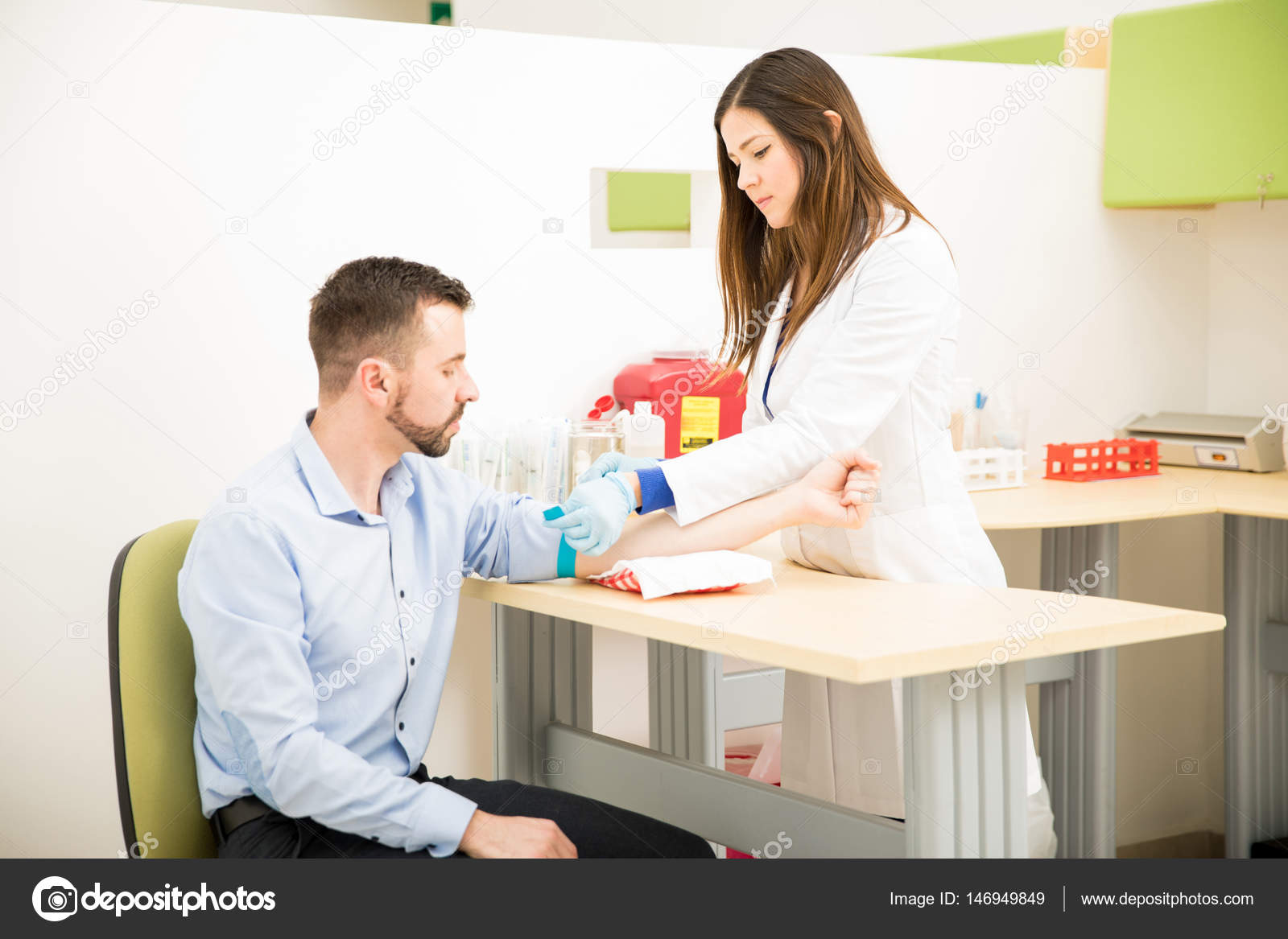 Doctor putting a rubber band on a patient's arm — Stock Photo ...