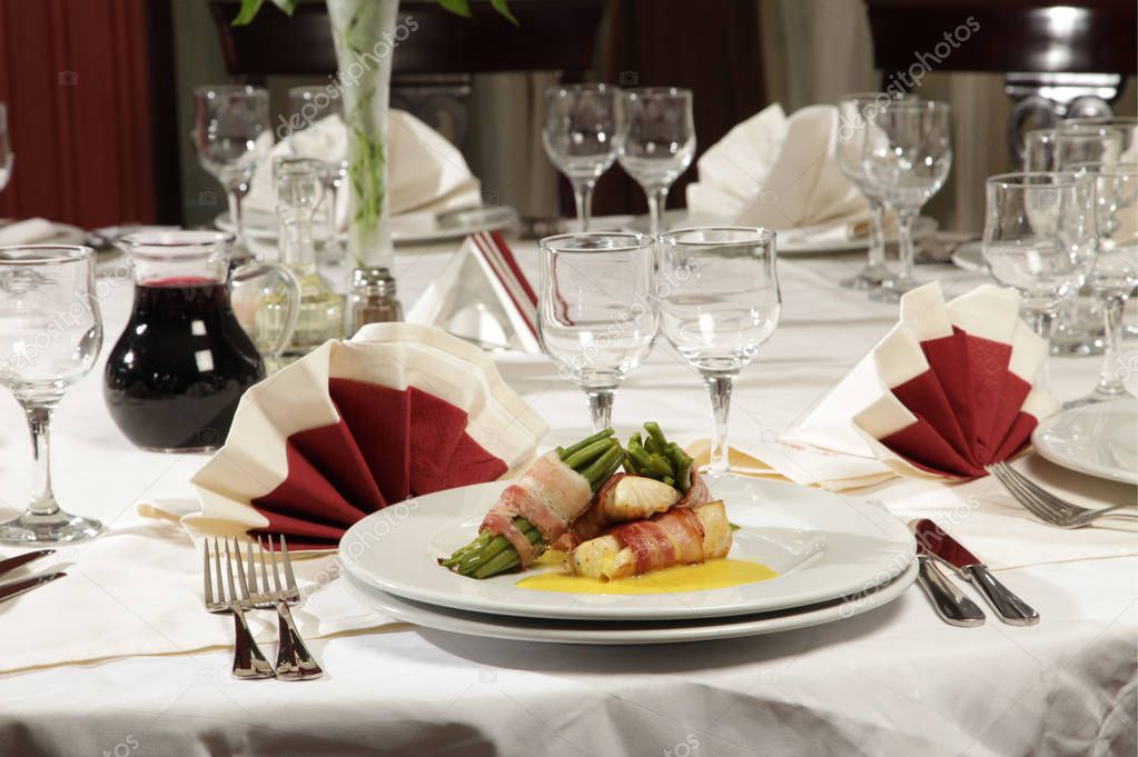 Mesa de cena de boda. Boda mesa de diseño listo para invitados de ...