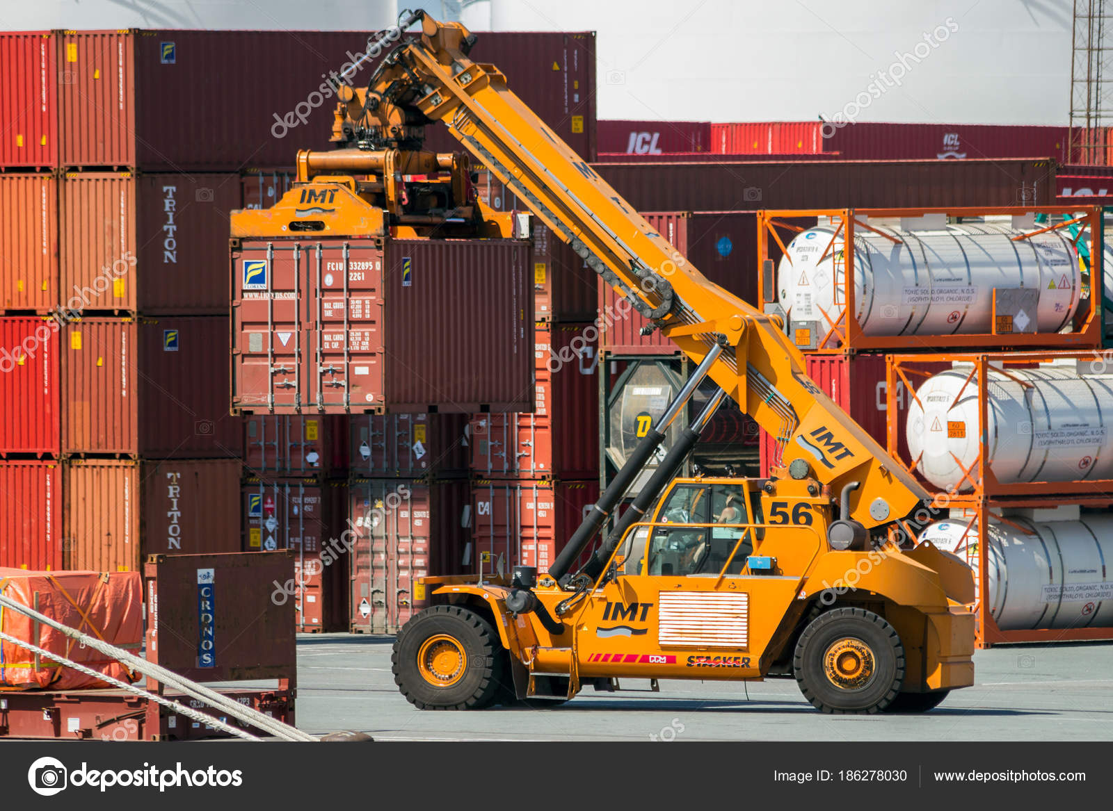 Reach stacker moving cargo container port — Stock Editorial Photo ...
