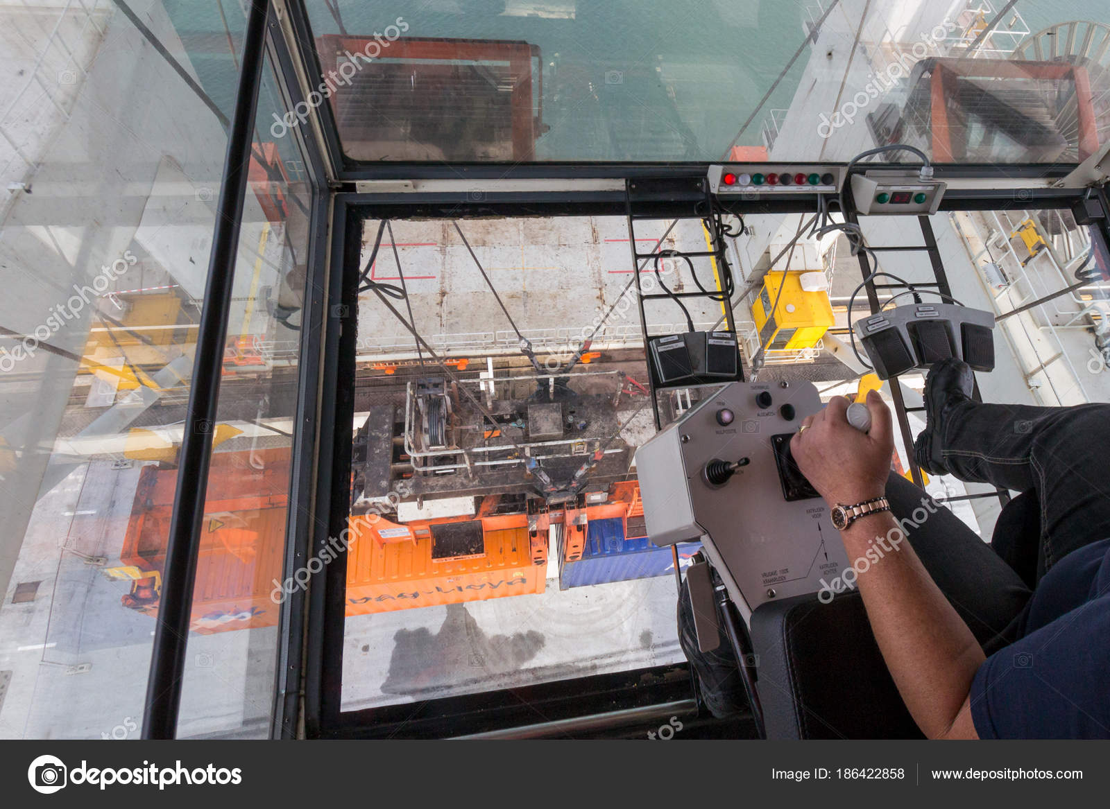 Gantry harbor crane operator – Stock Editorial Photo © Foto-VDW #186422858