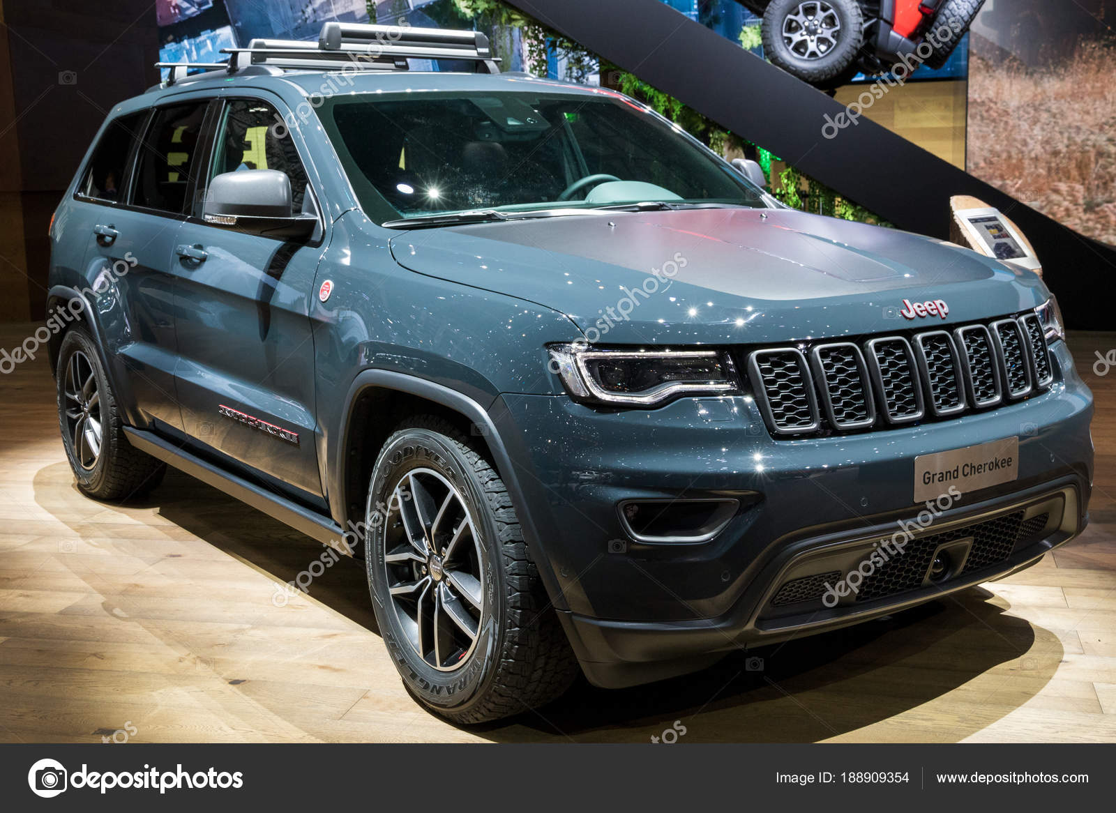 2018Jeep Grand Cherokee 4x4 car — Stock Editorial Photo © Foto-VDW ...