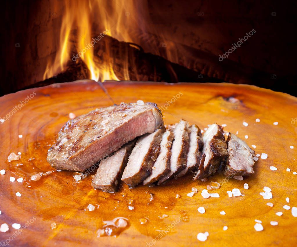 Picanha, tradicional corte brasileño de ternera — Foto de stock © rocharibeiro #319085362