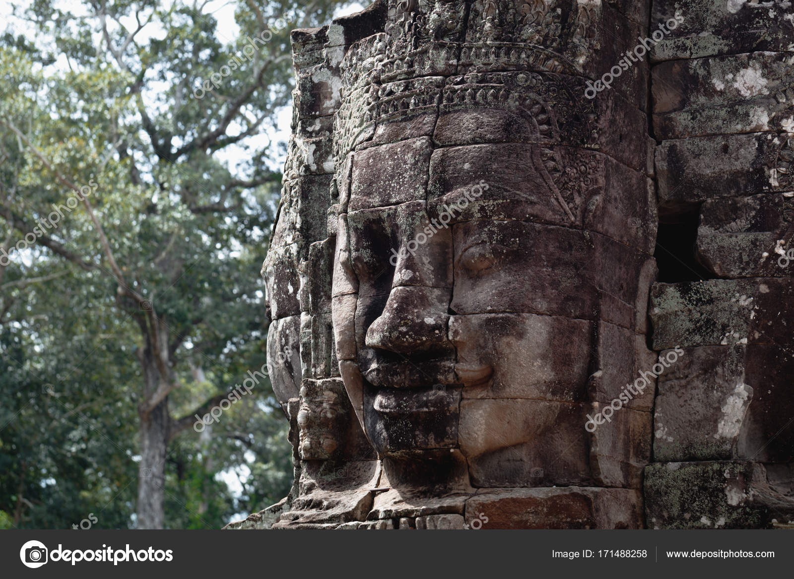 Stone face of Bayon temple — Stock Photo © pat138241 #171488258