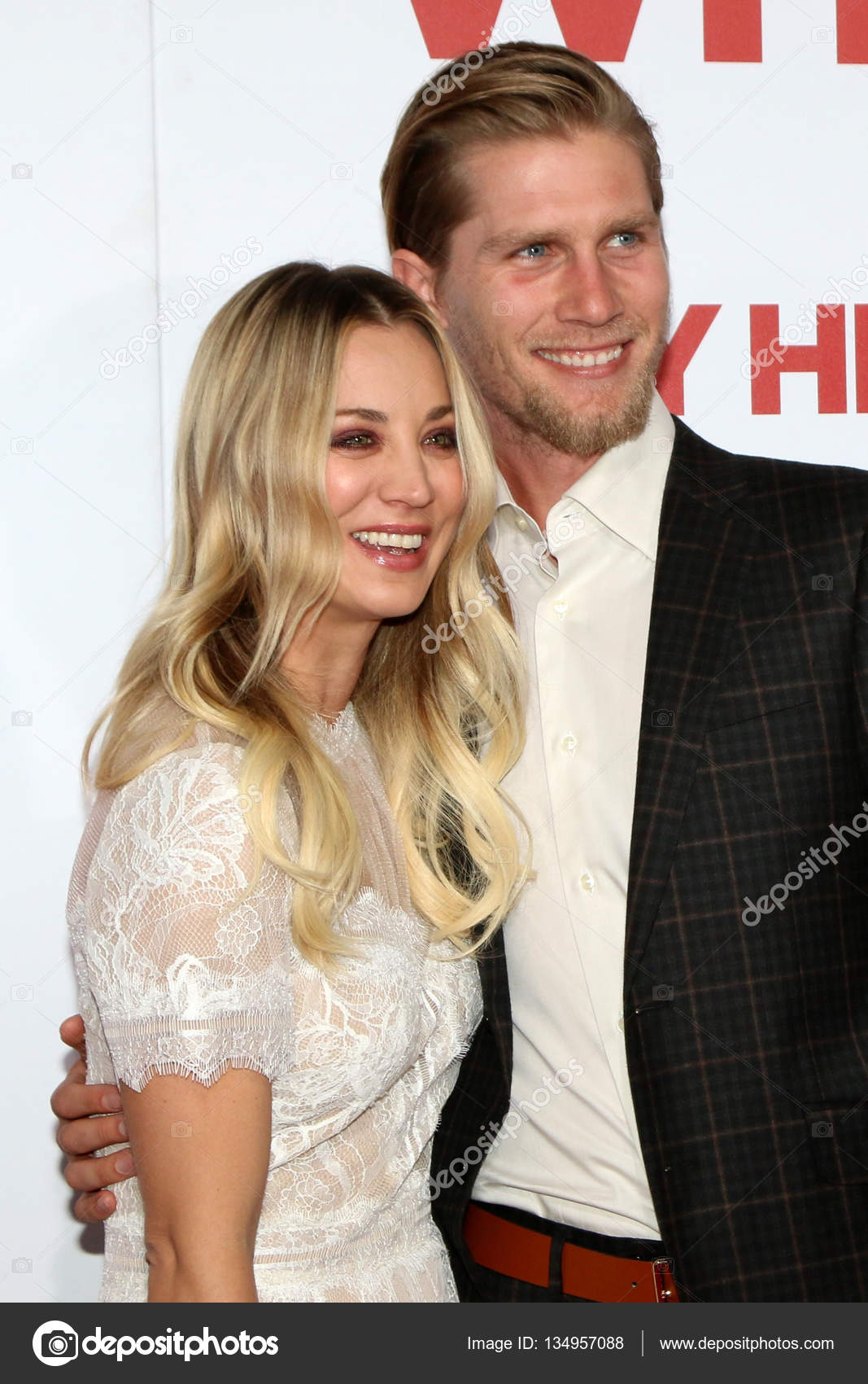 Kaley Cuoco, Karl Cook – Stock Editorial Photo © Jean_Nelson #134957088