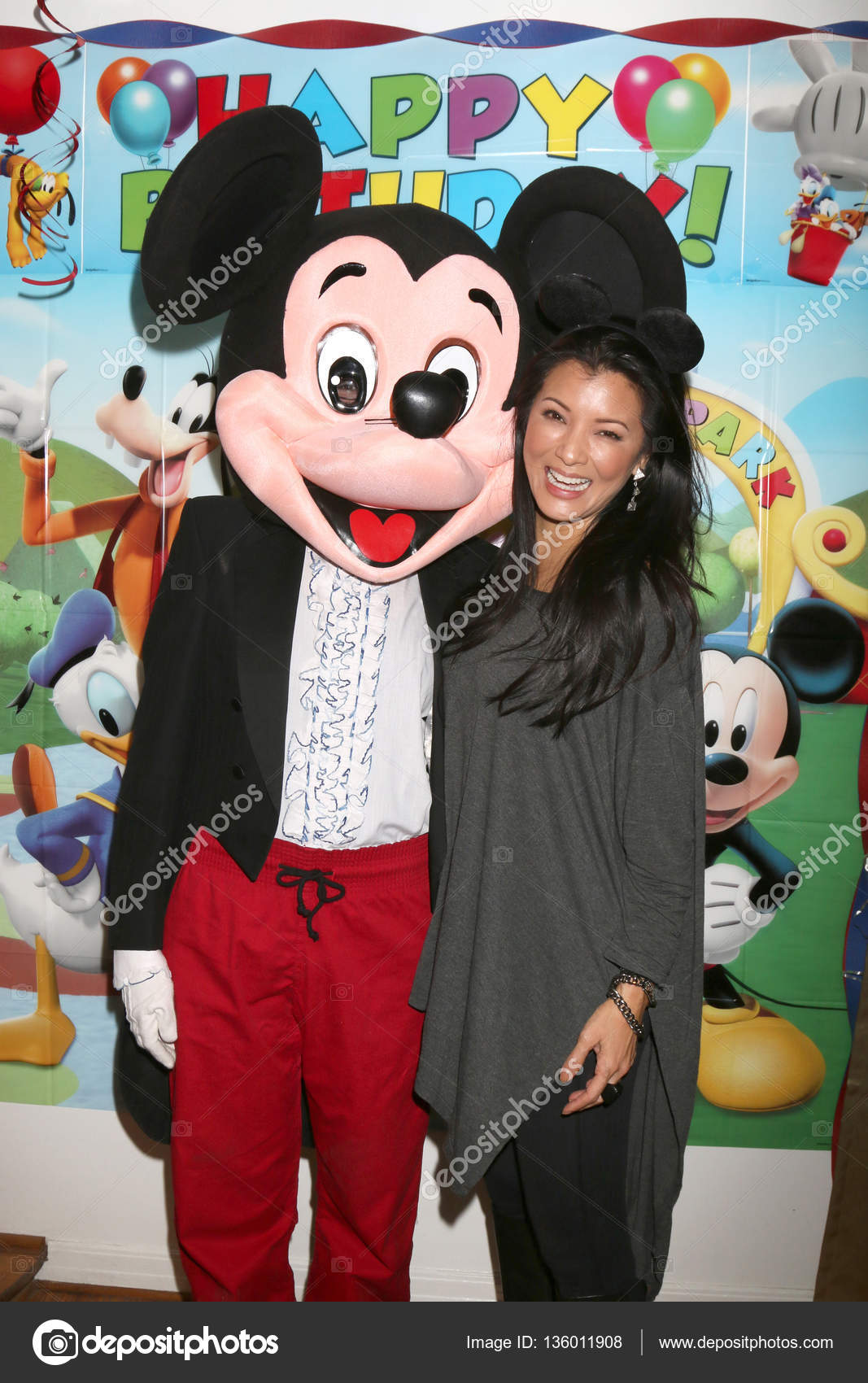 Mickey Mouse Character, Kelly Hu – Stock Editorial Photo © Jean_Nelson ...
