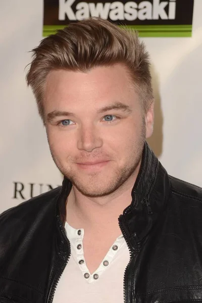 Brett Davern Shirtless