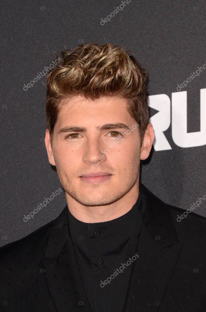 El actor Gregg Sulkin 2024