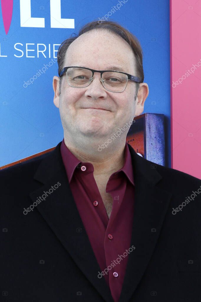 LOS NGELES - 7 de agosto: Marc Cherry en el estreno de "Why Women Kill ...