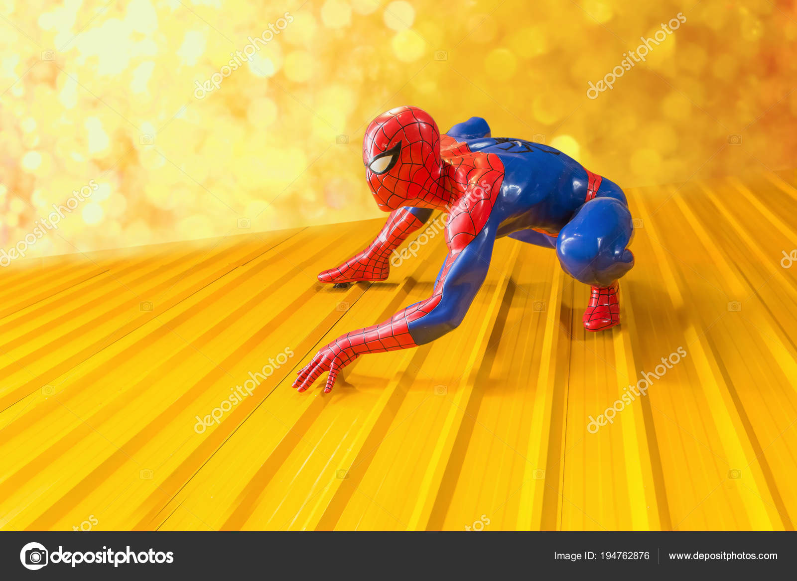 Ratchaburi Thailand August 2017 Spider Man Climbing Yellow Wall — Stock ...