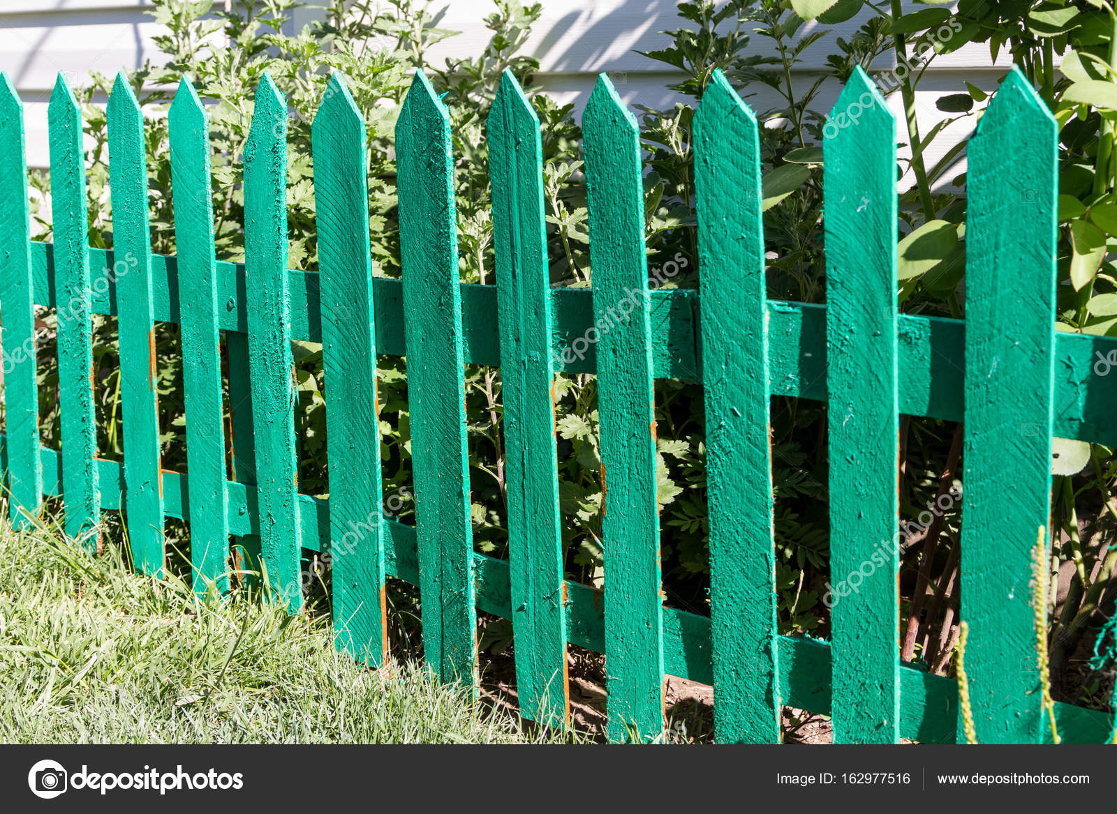 Green Decorative Fence Slats Site — Stock Photo © Korvit #162977516