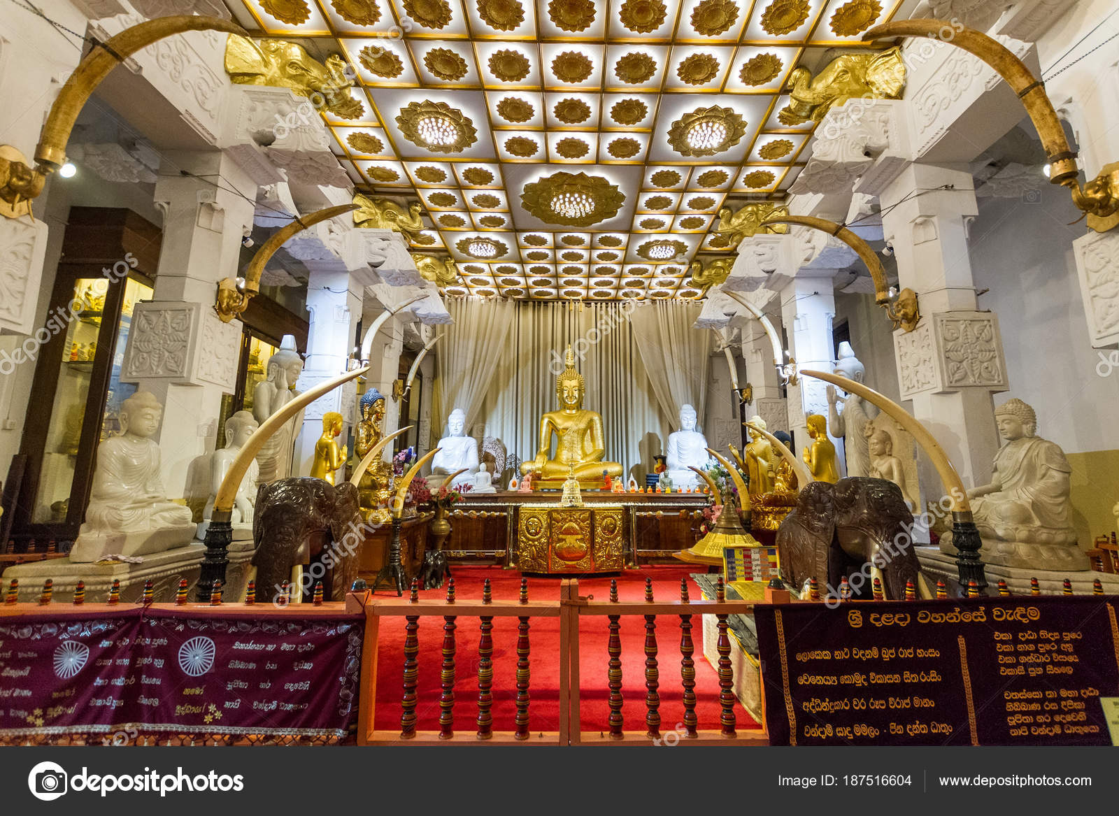 Sri Dalada Maligawa, Temple of the Buddha Tooth, Sri Lanka — Stock ...