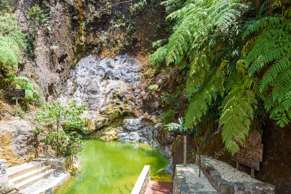 Piscina natural de Fuentes Georginas - aguas termales alrededor de ...