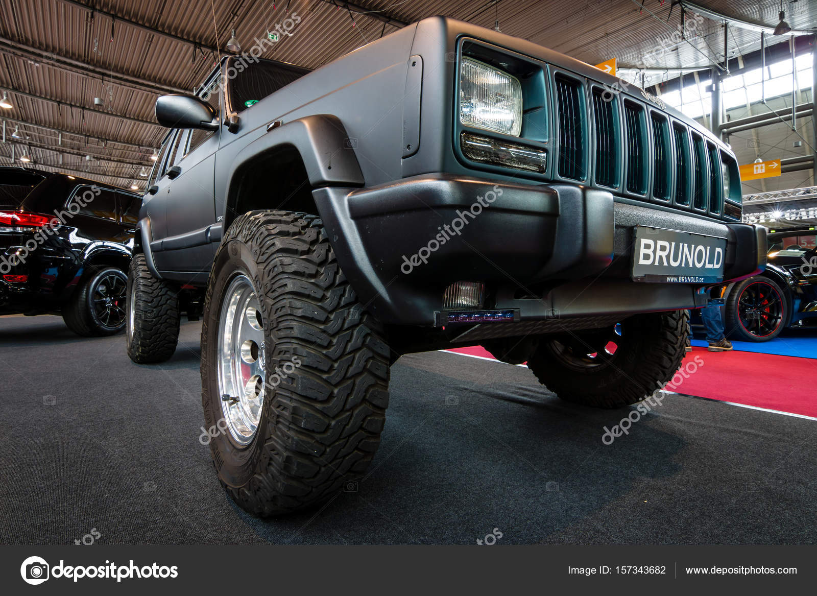 A fully capable off road SUV Jeep Cherokee (XJ) LTD, 2000. — Stock ...