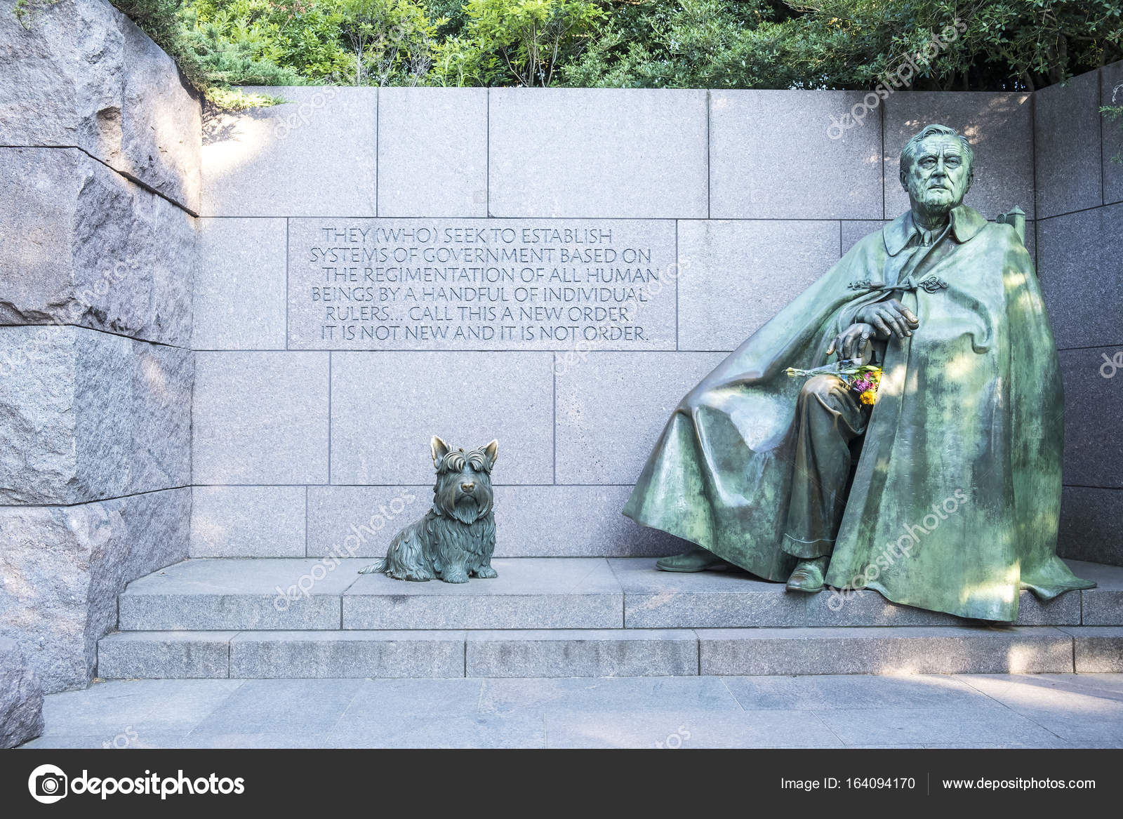 Franklin Roosevelt's Memorial Monument with Bronze Statues of Franklin ...