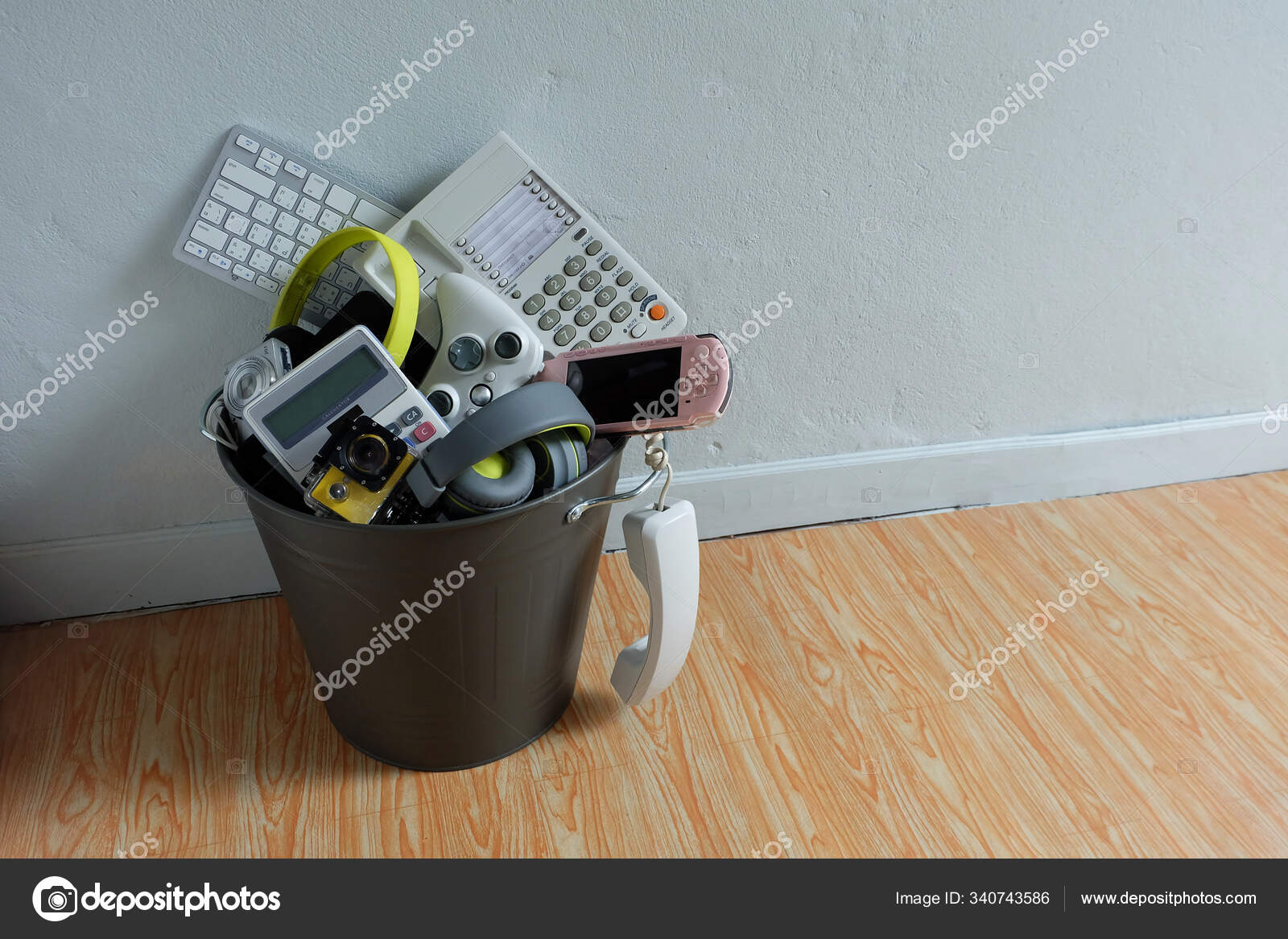 Electronic Waste Broken Damage Recycle Bin Room White Wall Leave ...