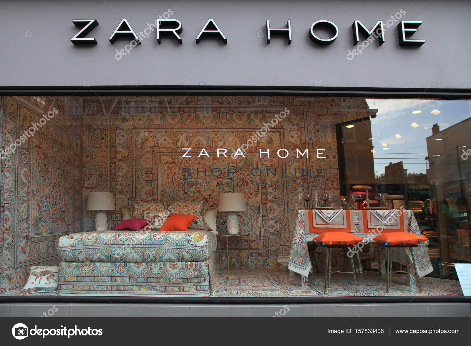 Shop window and the logo of the brand "Zara Home" – Stock Editorial ...