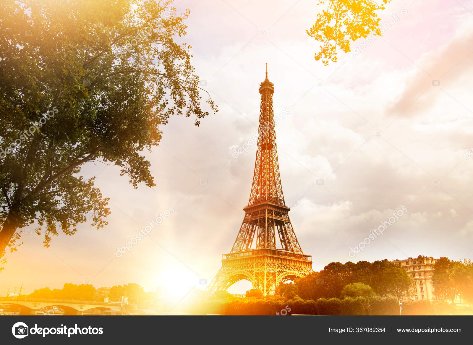Romantic sunset background. Eiffel Tower with boats on Seine river in ...