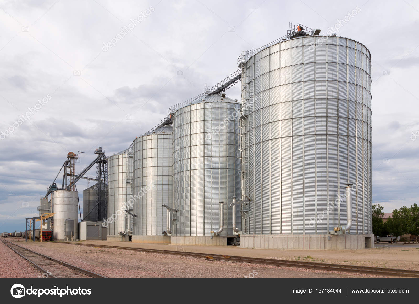 Round Metal Grain Elevator Bins Stock Photo by ©wolterke 157134044