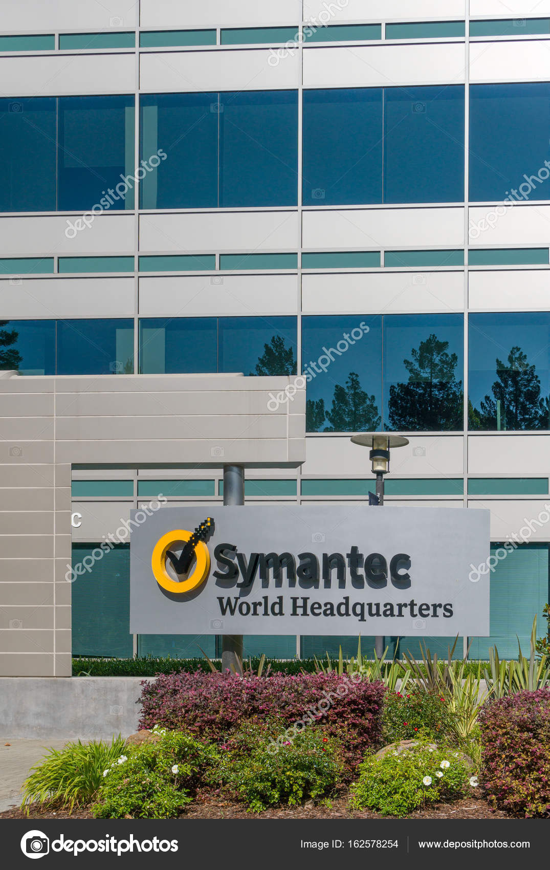 Symantec World Headquarters Building and Logo — Stock Editorial Photo ...