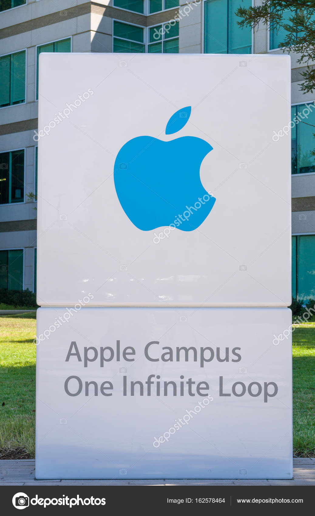 Apple Computer World Headquarters and Logo – Stock Editorial Photo ...