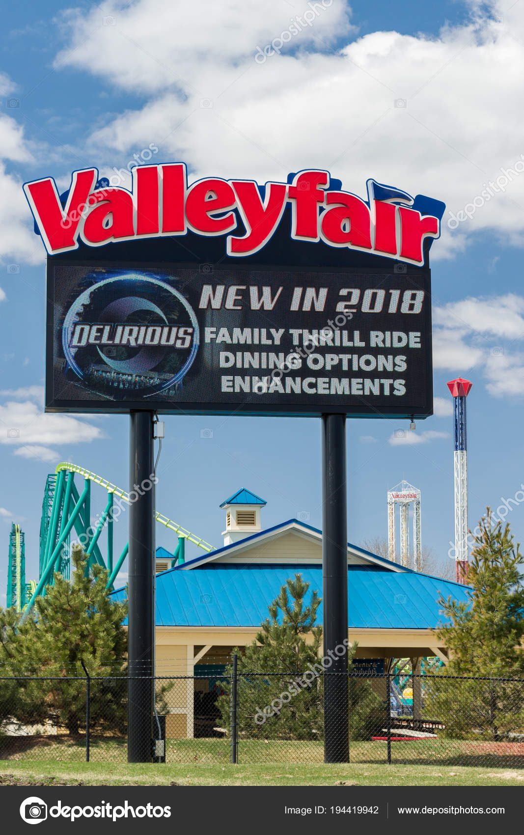 Valleyfair Amusement Park Entrance and Sign — Stock Editorial Photo ...
