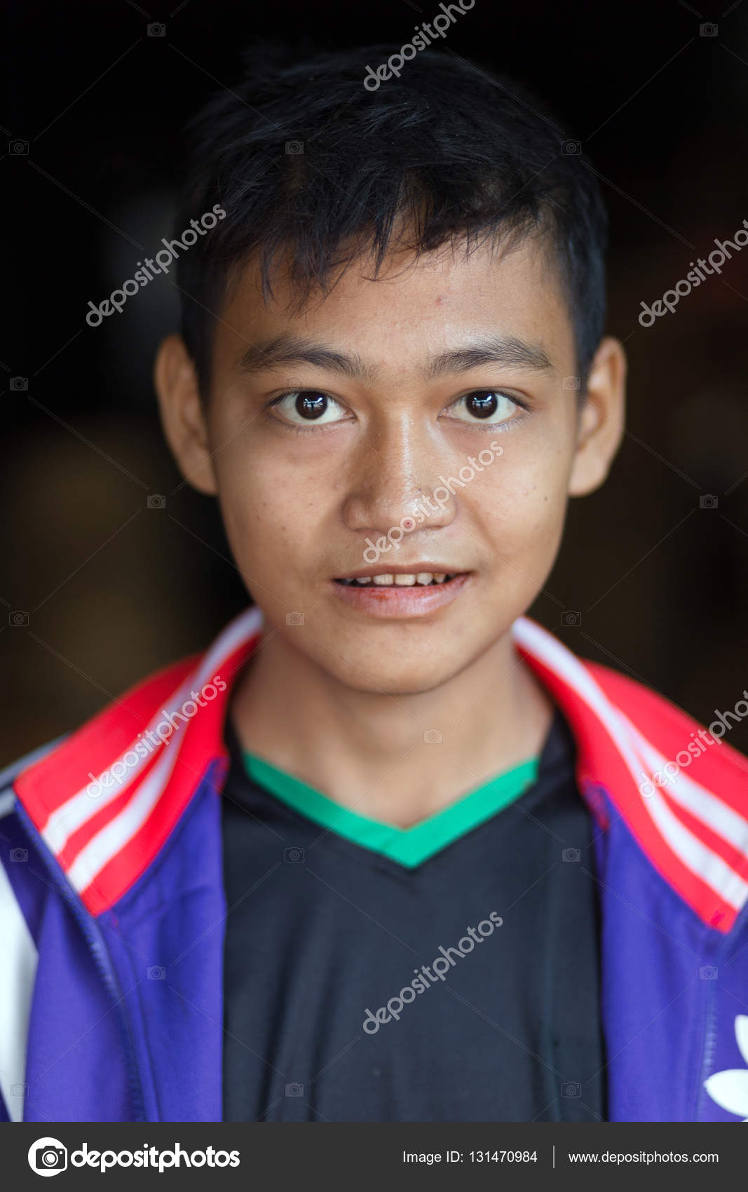 Burmese young boy — Stock Editorial Photo © smithore #131470984