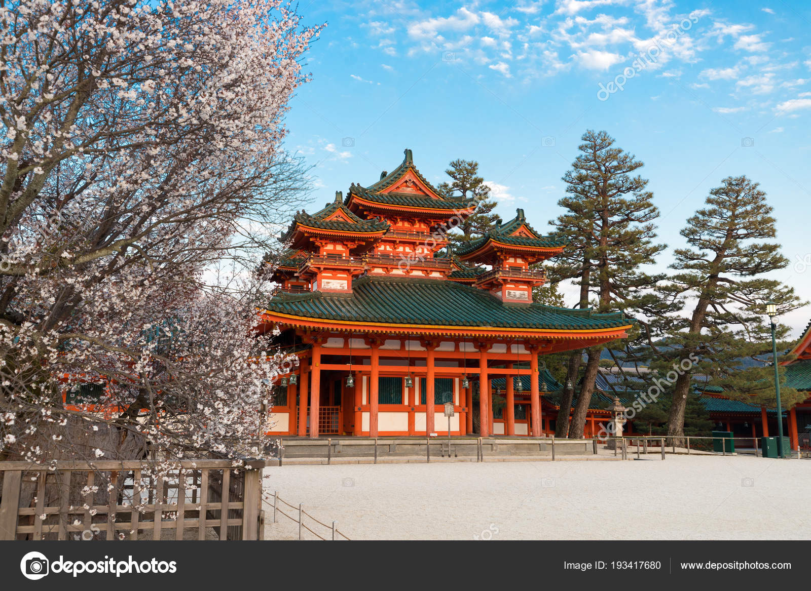 Japanese Shinto wooden shrine at spring — Stock Editorial Photo ...