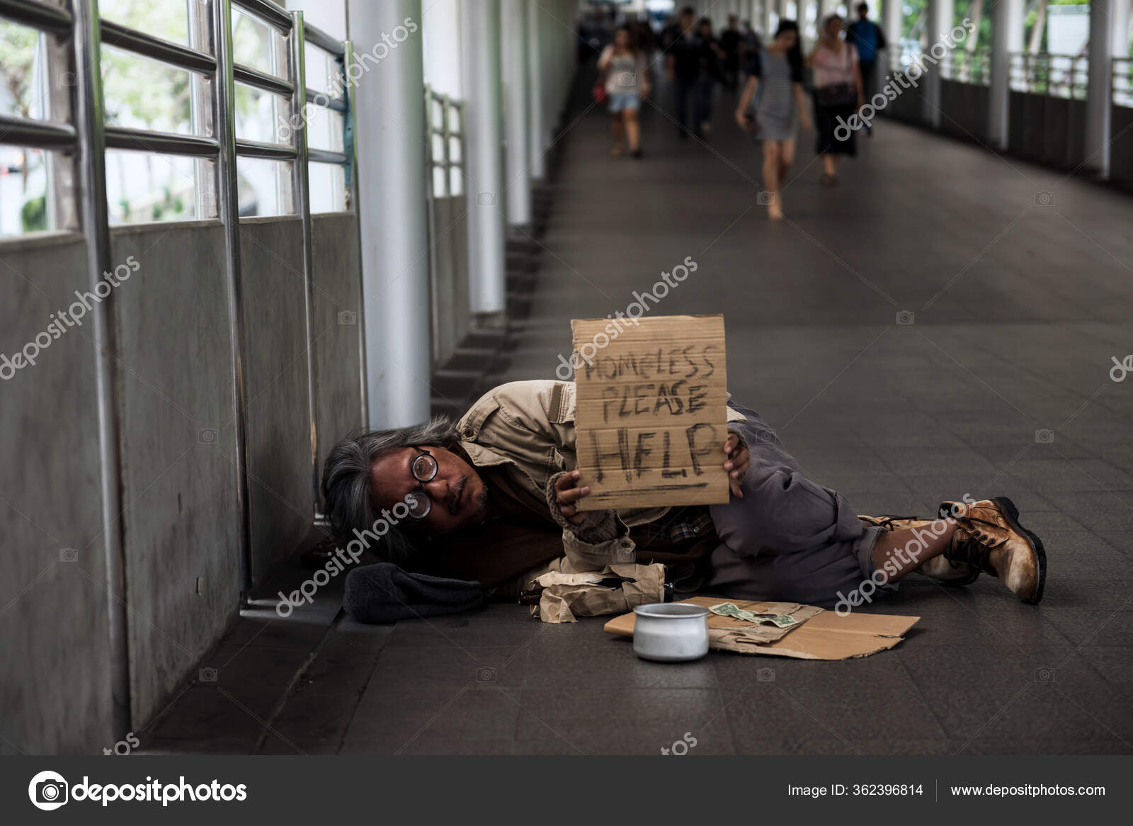 Dakloze Man Met Bord