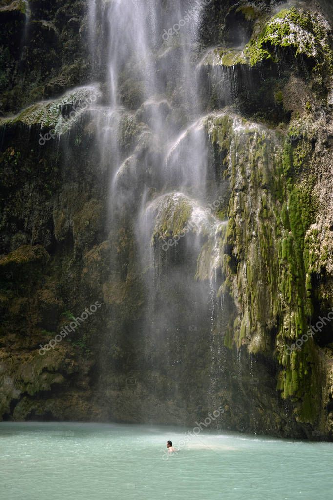 La cascada Tumalog en Oslob, Filipinas 2024